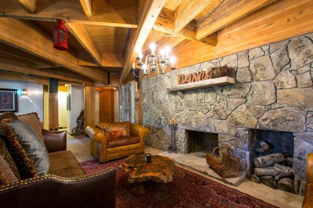 Castle Cabin in the Mountains | Woodz