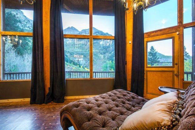 Castle Cabin in the Mountains | Woodz